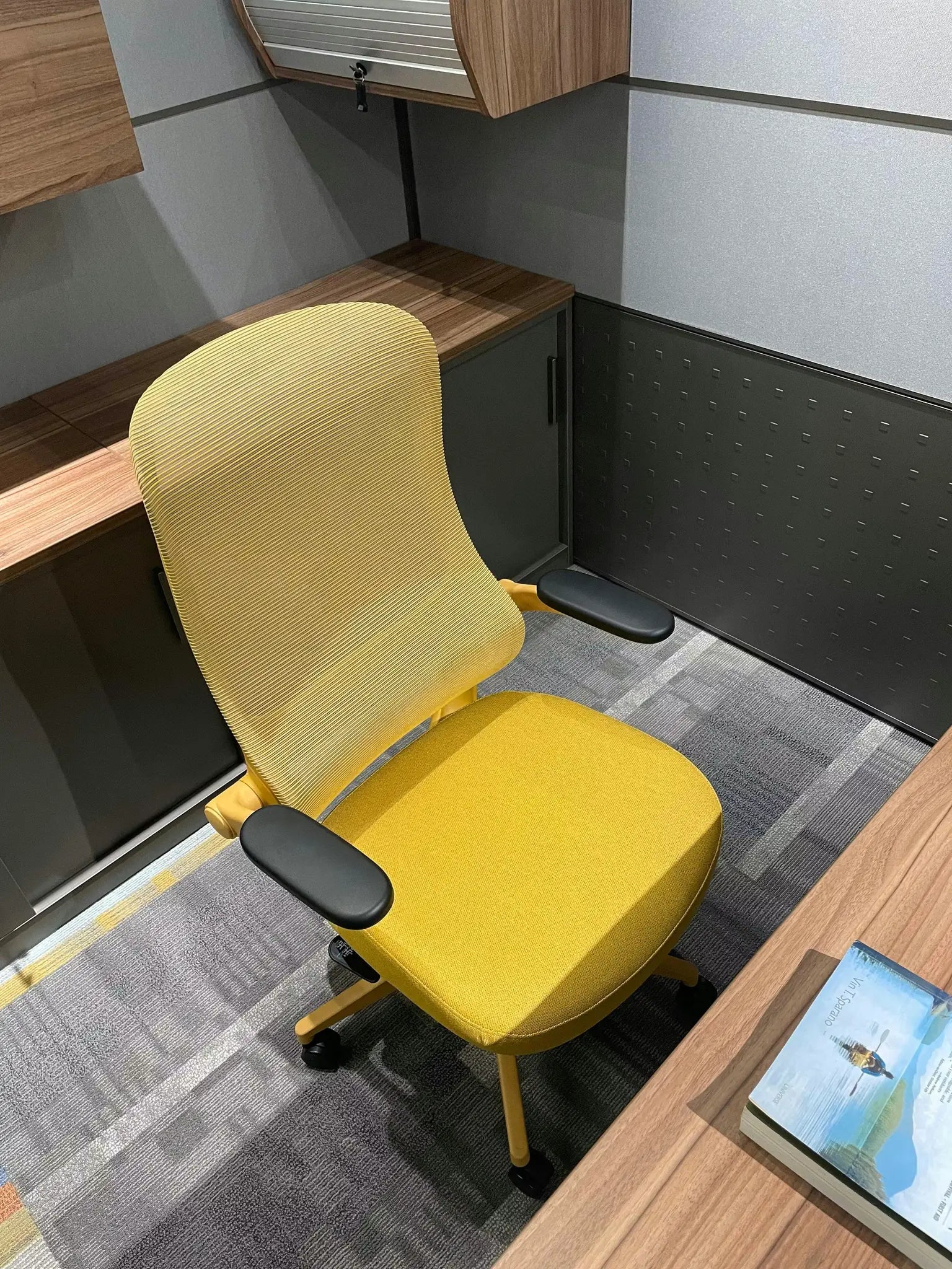 Ergonomic Desk Chair in 7 Colors | Resistance Collection